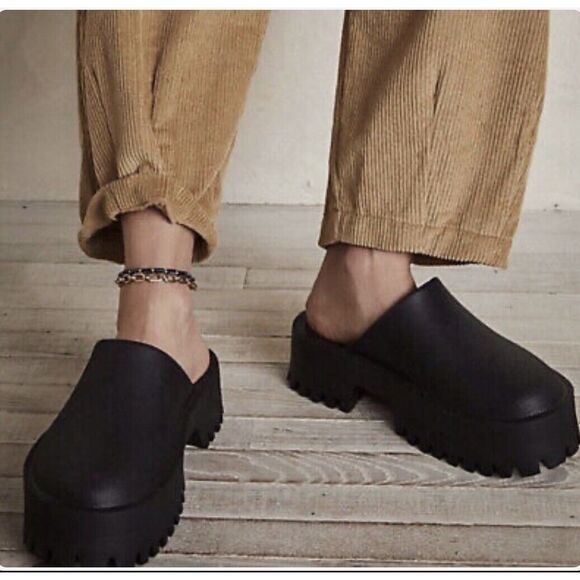 Jeffrey Campbell | Shoes | Jeffrey Campbell Bae Clogge Lug Sole ...